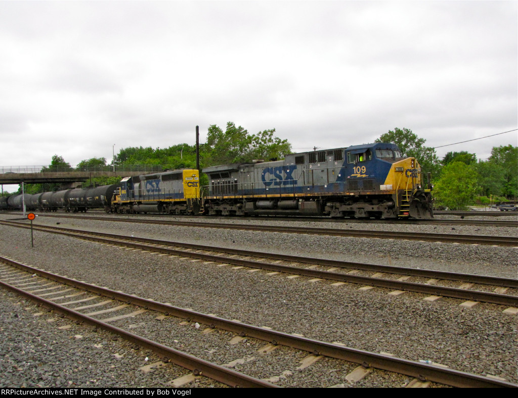 CSX 109 and 8863